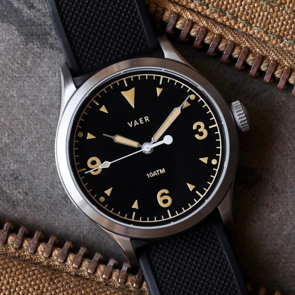 VAER | S5 Field Black: 10ATM, Sapphire Glass, 2x Straps